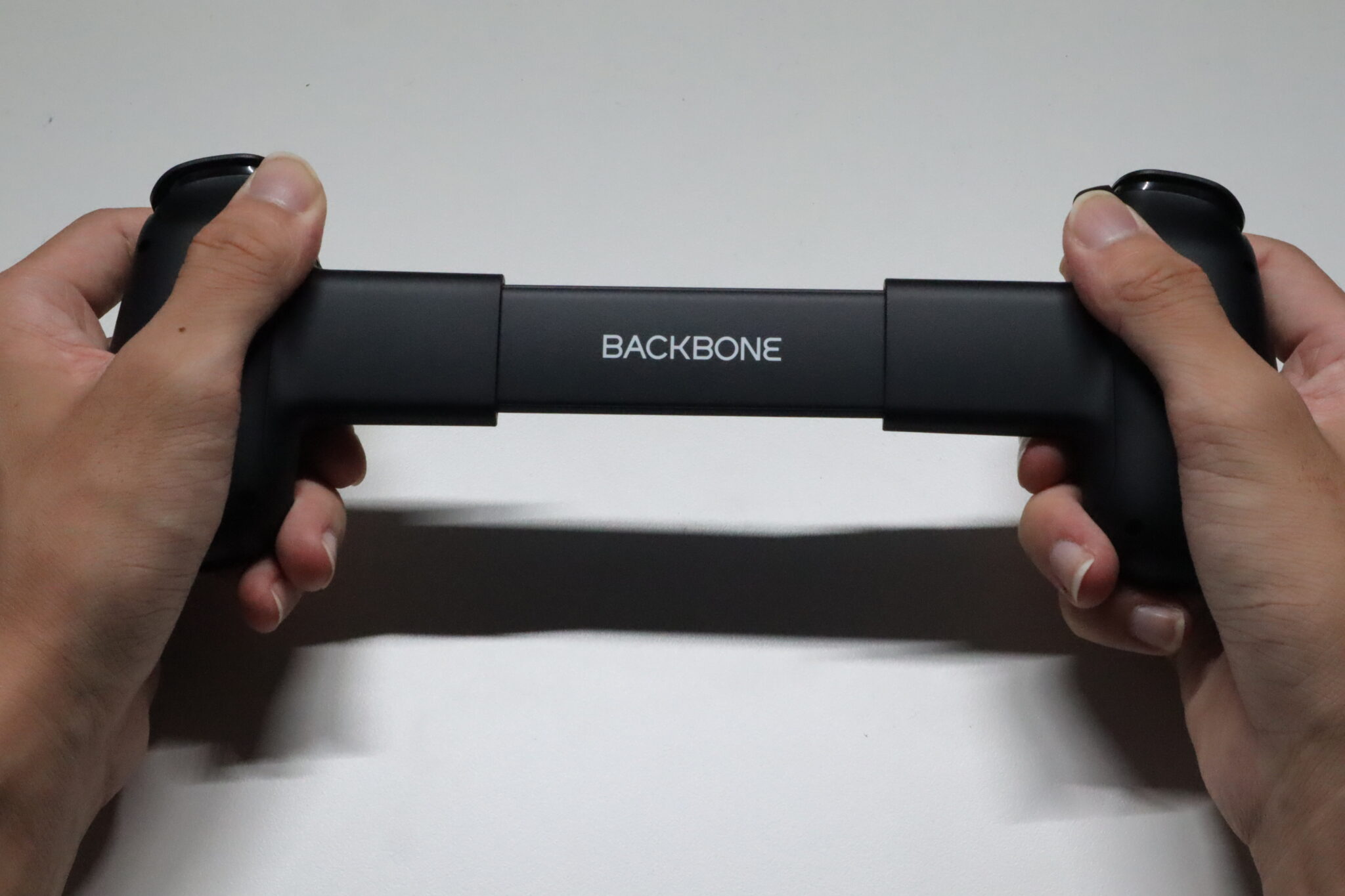 iOS/Android用コントローラー【Backbone One】をレビュー。手持ちのスマートフォンがゲーム機に大変身！ | PR | めてろぐ