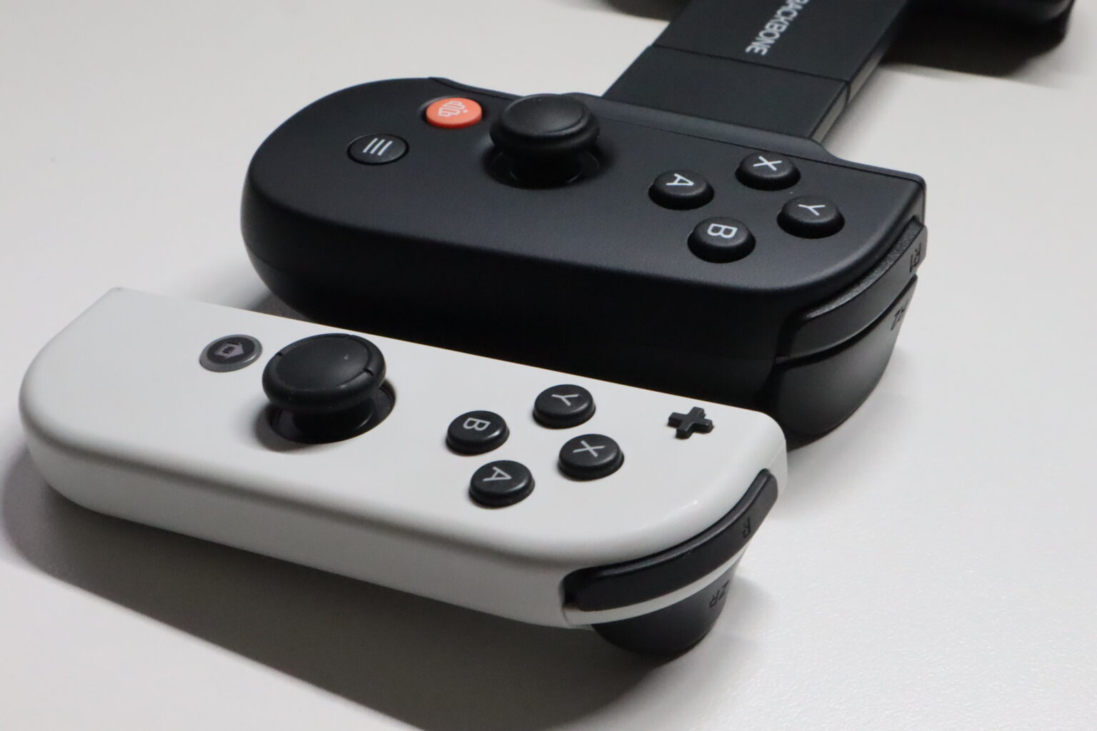 iOS/Android用コントローラー【Backbone One】をレビュー。手持ちのスマートフォンがゲーム機に大変身！ | PR | めてろぐ