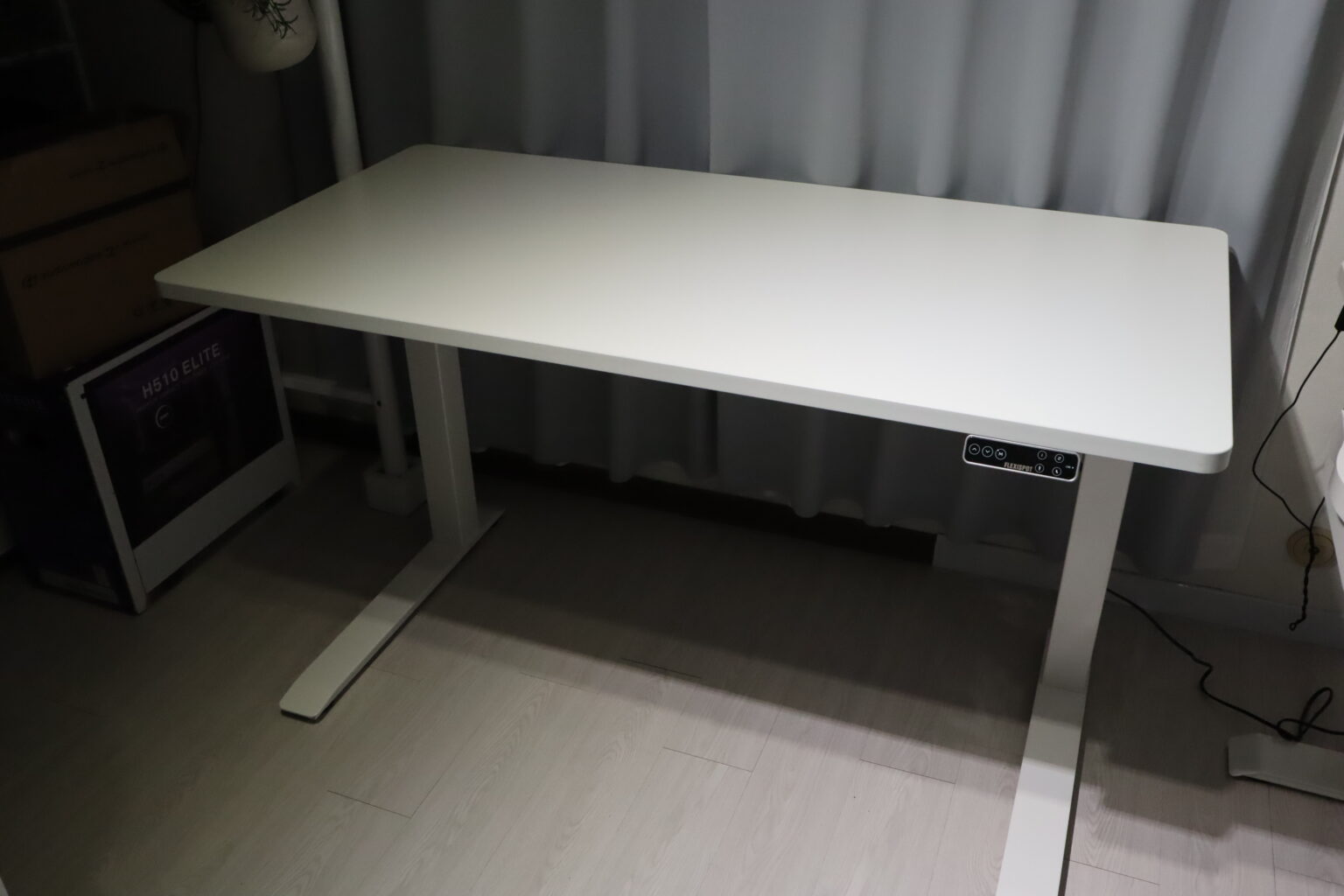 昇降デスク【FlexiSpot E7 Pro】をレビュー。「コの字型」でデスク下もスタイリッシュに。 | PR | めてろぐ