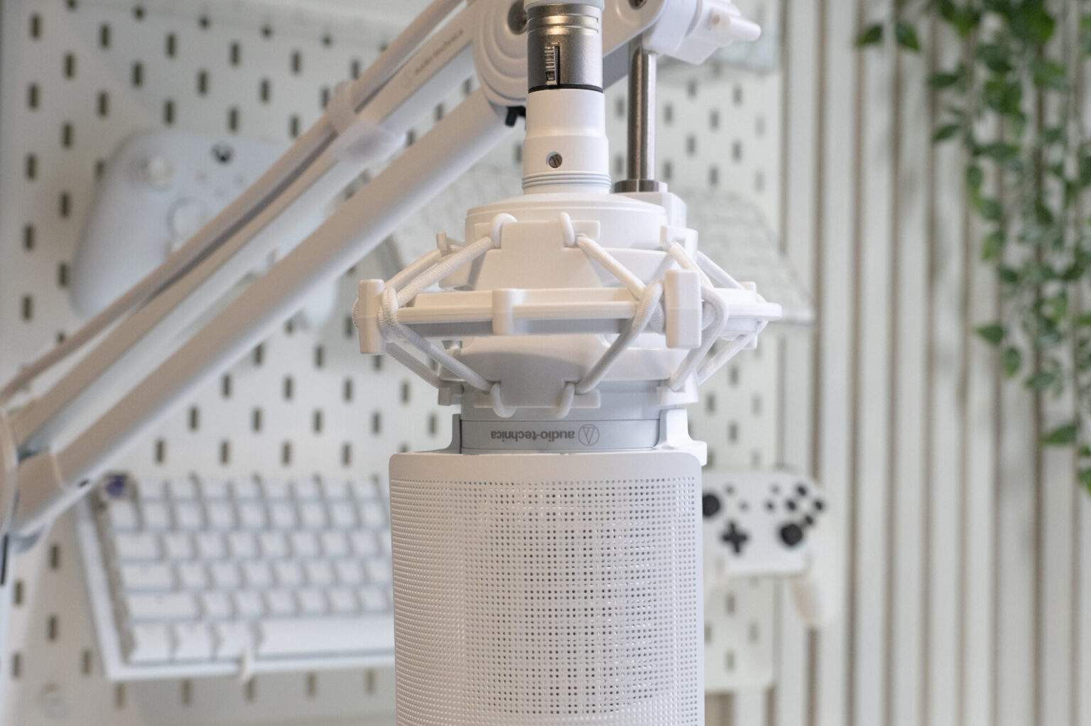 オーディオテクニカより真っ白なマイクとヘッドホンが新発売！【AT2020 CWH / ATH-M20x WH】をご紹介。 | PR | めてろぐ