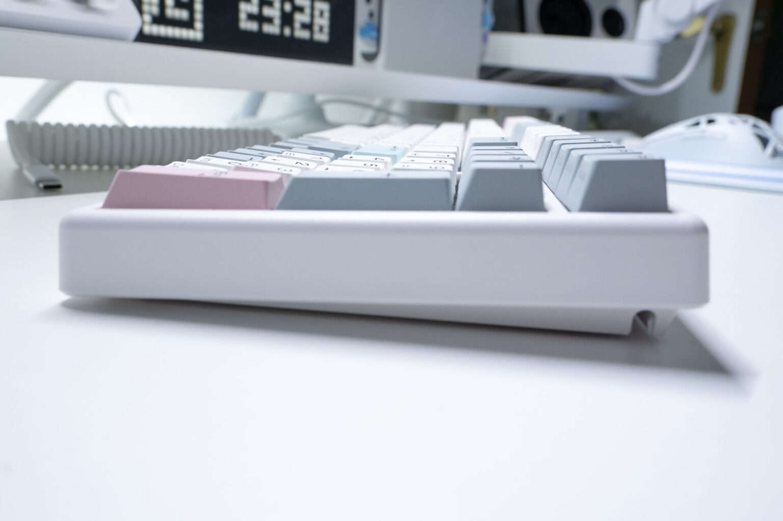 静電容量無接点方式キーボード《NiZ X99 Pro》をレビュー。快適な打ち心地で長時間のデスク作業に快適！ | PR | めてろぐ