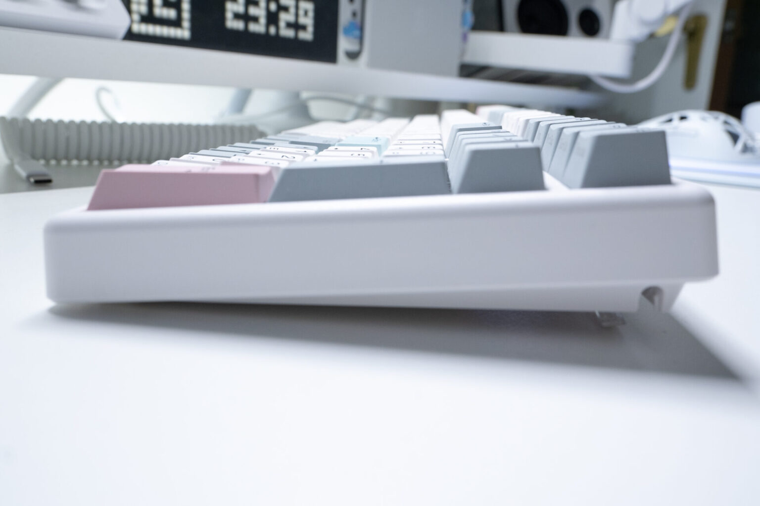 静電容量無接点方式キーボード《NiZ X99 Pro》をレビュー。快適な打ち心地で長時間のデスク作業に快適！ | PR | めてろぐ