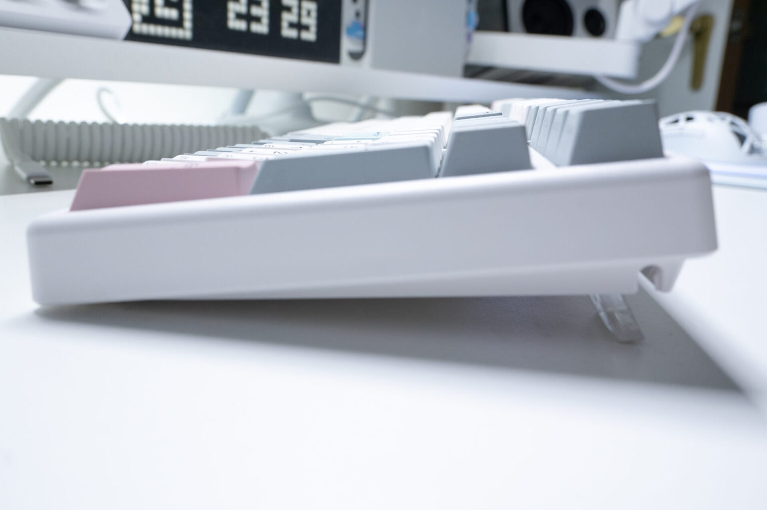 静電容量無接点方式キーボード《NiZ X99 Pro》をレビュー。快適な打ち心地で長時間のデスク作業に快適！ | PR | めてろぐ